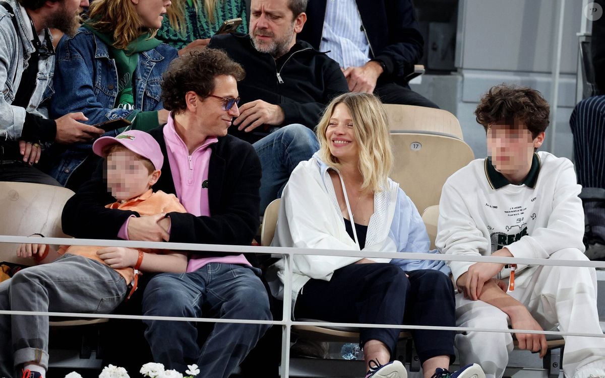 Photo : Le chanteur Raphaël, sa compagne Mélanie Thierry et leurs ...