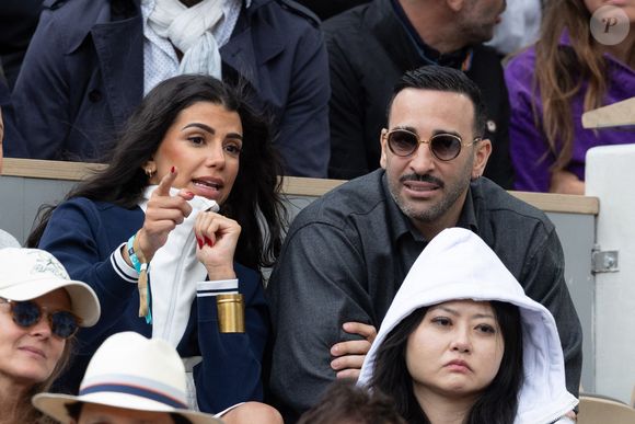 Photo : Louana Franco, Adil Rami en tribune lors des Internationaux de ...