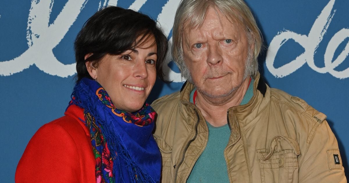 Renaud marié à Cerise depuis un an, le chanteur a une idée en tête pour la combler et elle n’est ...