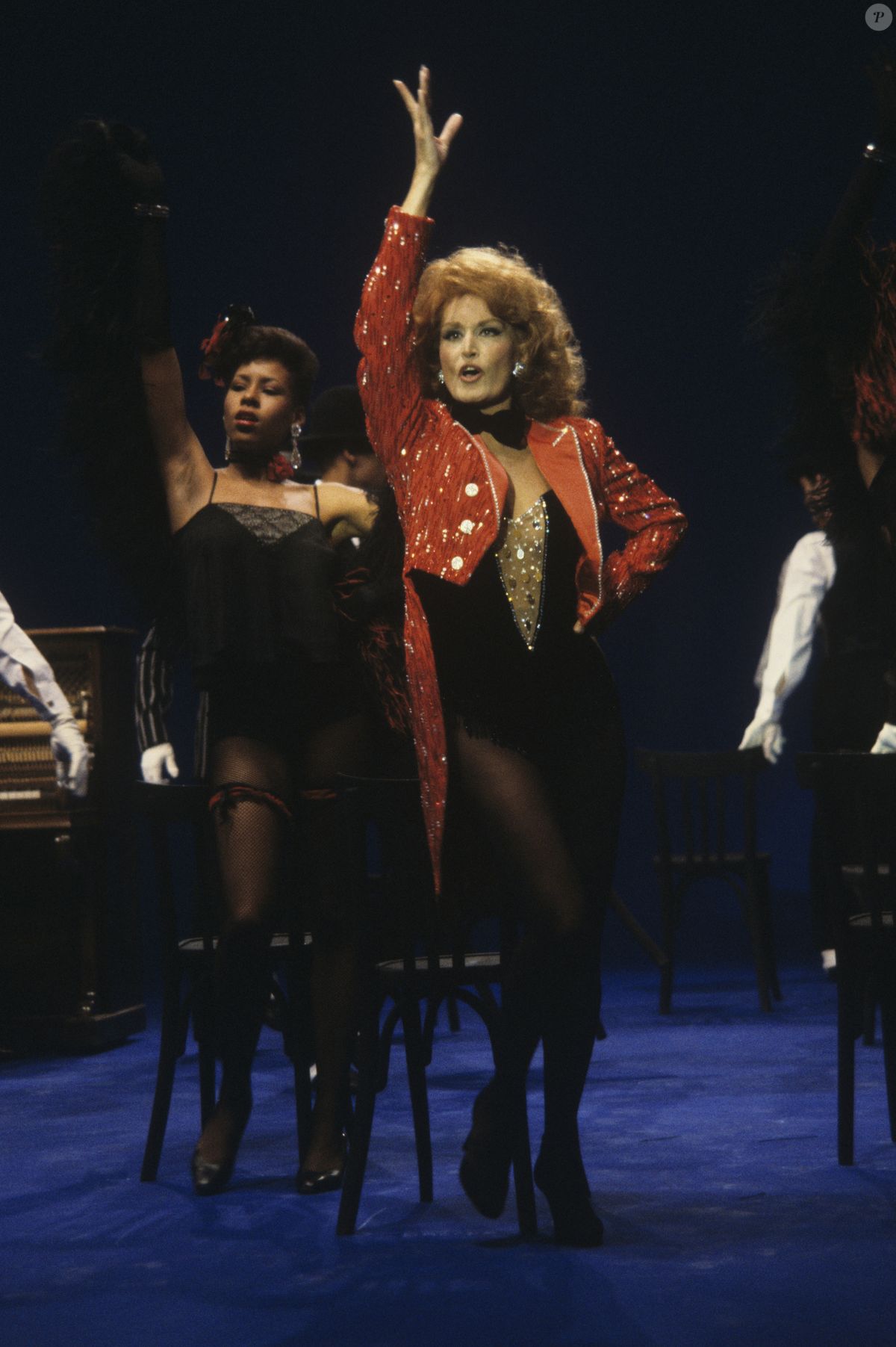 Photo : En France, à Paris, Dalida sur le plateau du "Show Dalida" en ...
