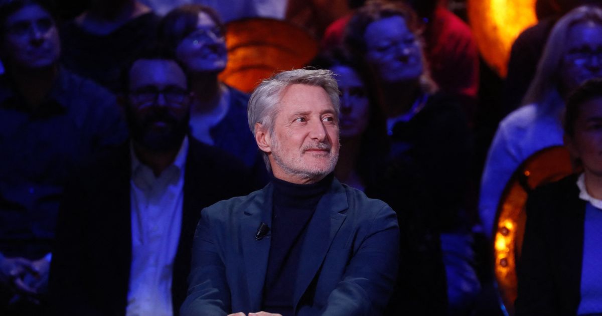 Antoine de Caunes propriétaire d'une maison en briques roses dans une ...