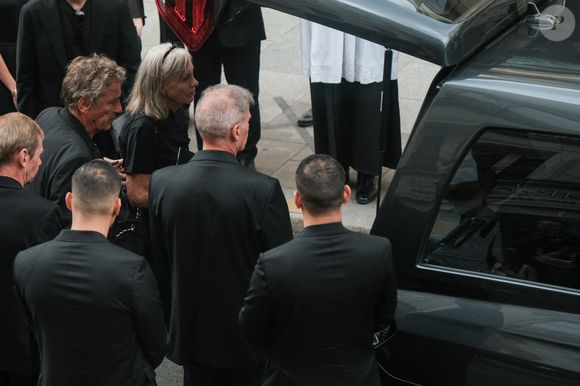 Ultimes adieux à Thierry Ardisson : la cérémonie religieuse capturée en ...