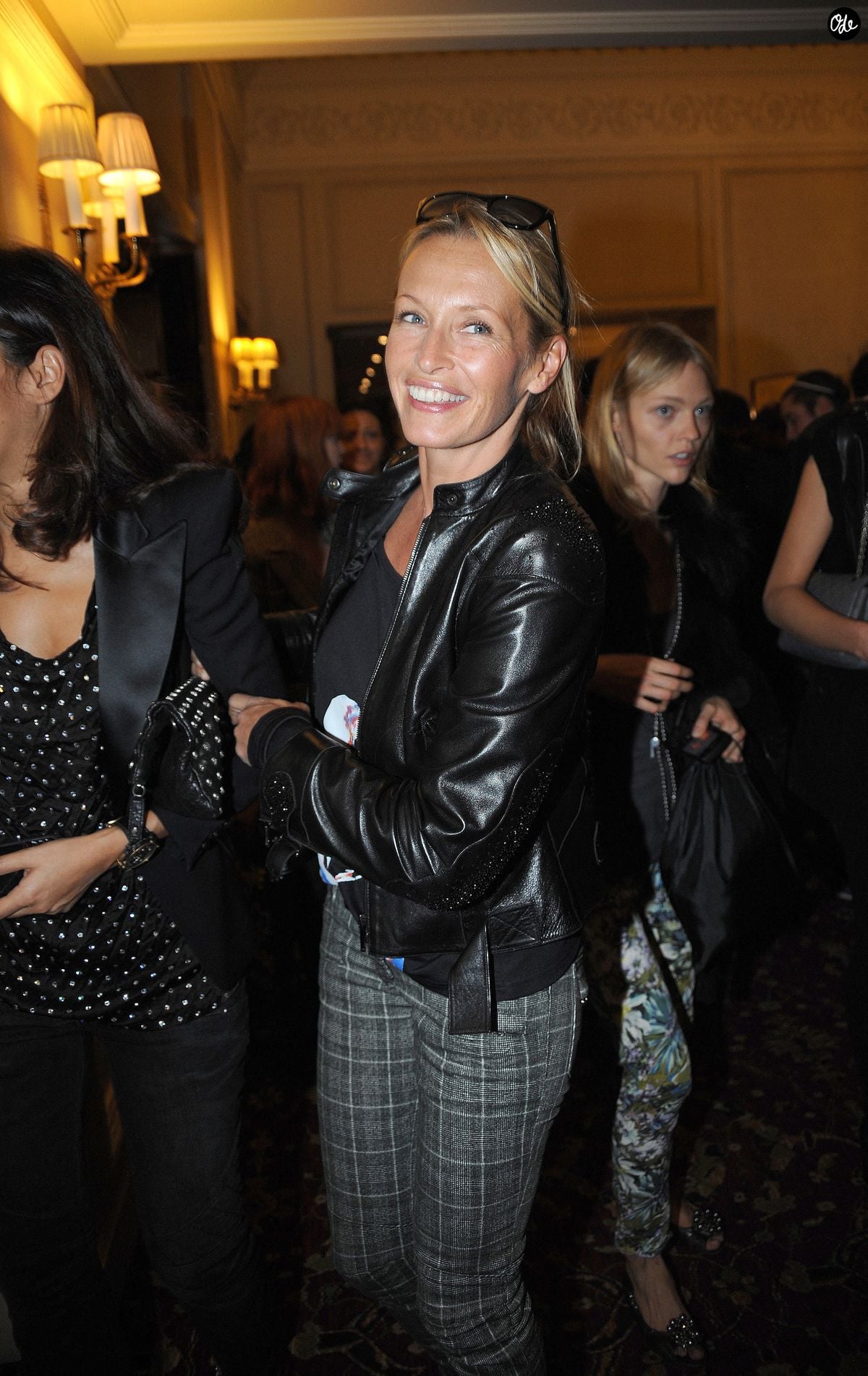 Photo : Estelle Lefebure assiste au défilé de la collection prêt-à ...