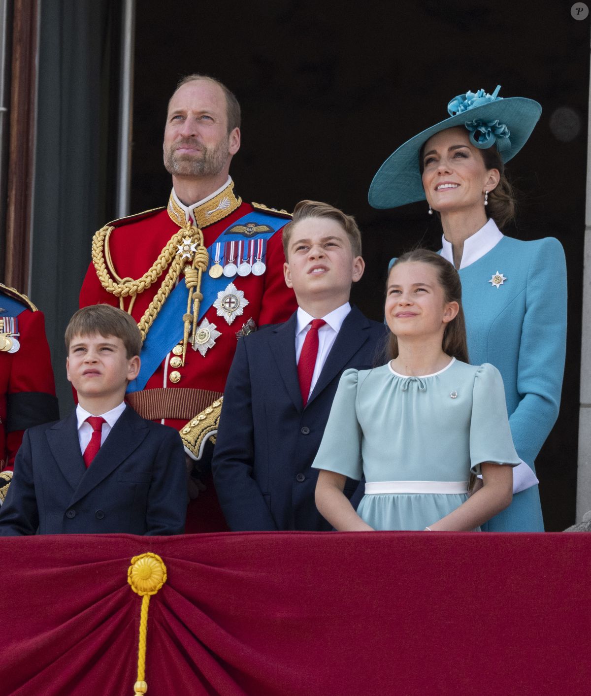 Photo : Les membres de la famille royale britannique au balcon de ...