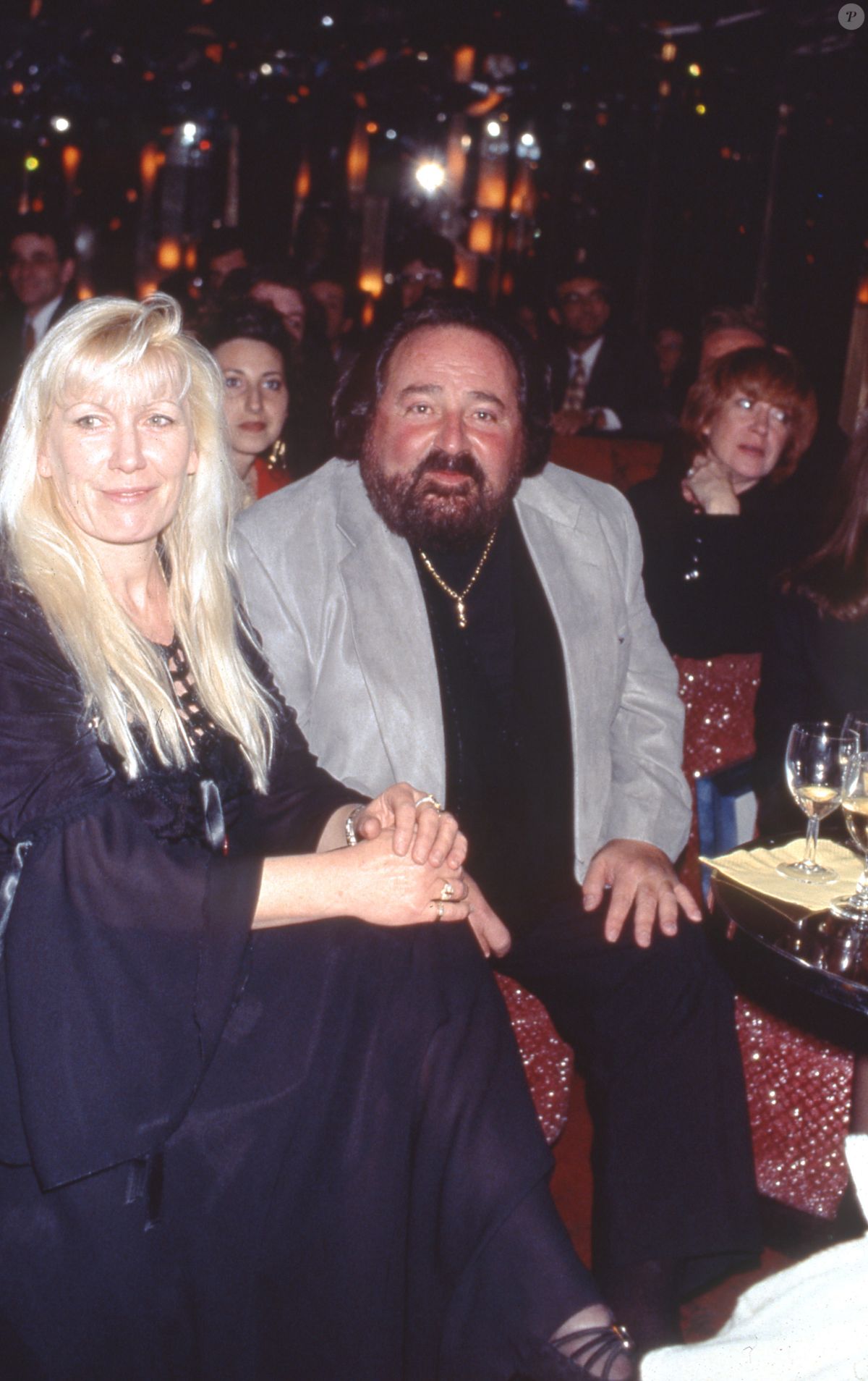 Photo : Richard Anthony et sa compagne à la soirée Atlas en 1995 (Paris ...