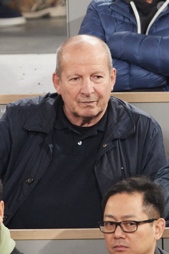 Photo : Il s'agit de Rolland Courbis. Rolland Courbis dans les tribunes ...