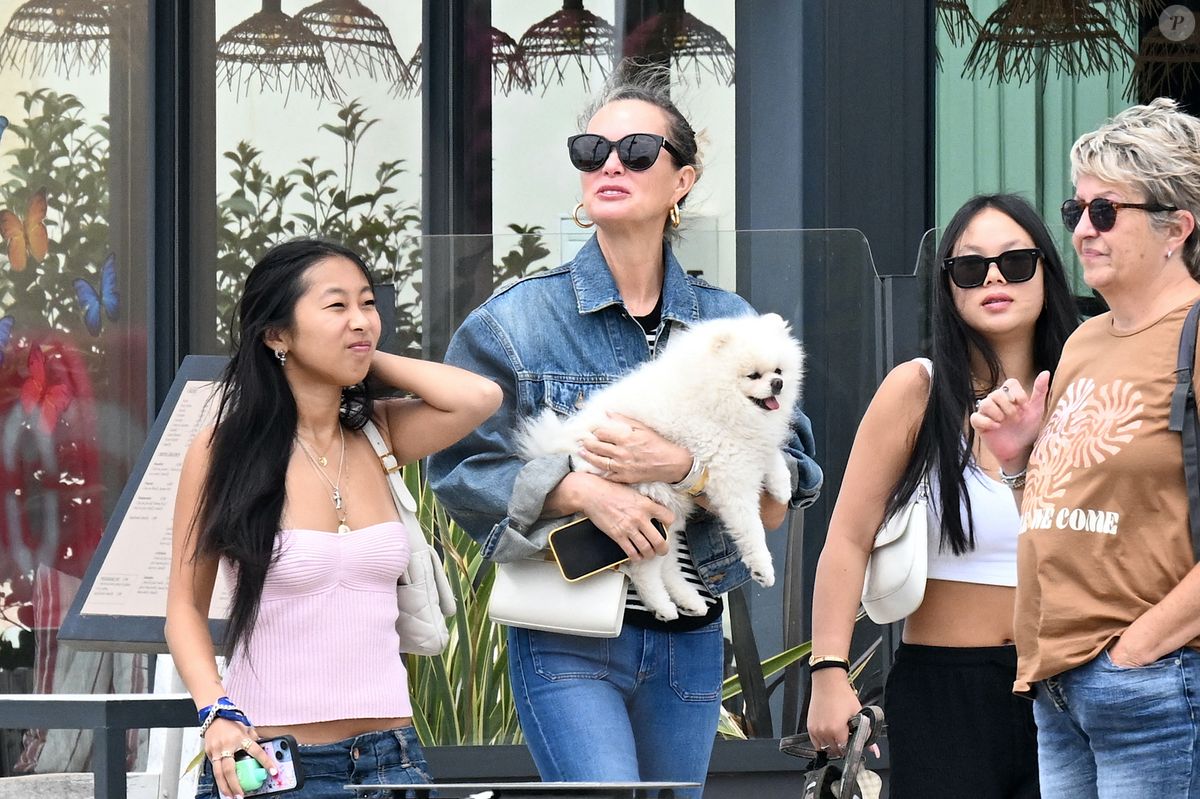 Photo : Exclusif - Laeticia Hallyday et ses filles Jade et Joy (qui ...