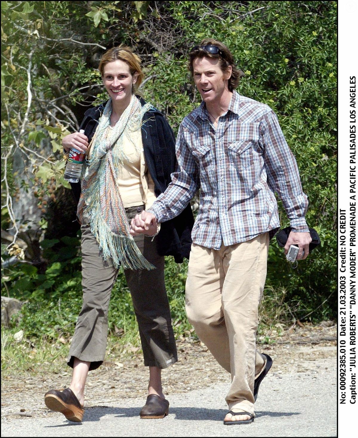 Photo : Julia Roberts et Daniel Moder à Pacific Palisades en 2003 ©FAME ...
