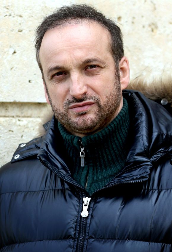 6 mois après le départ d'Émilie Dequenne, Michel Ferracci publie des ...