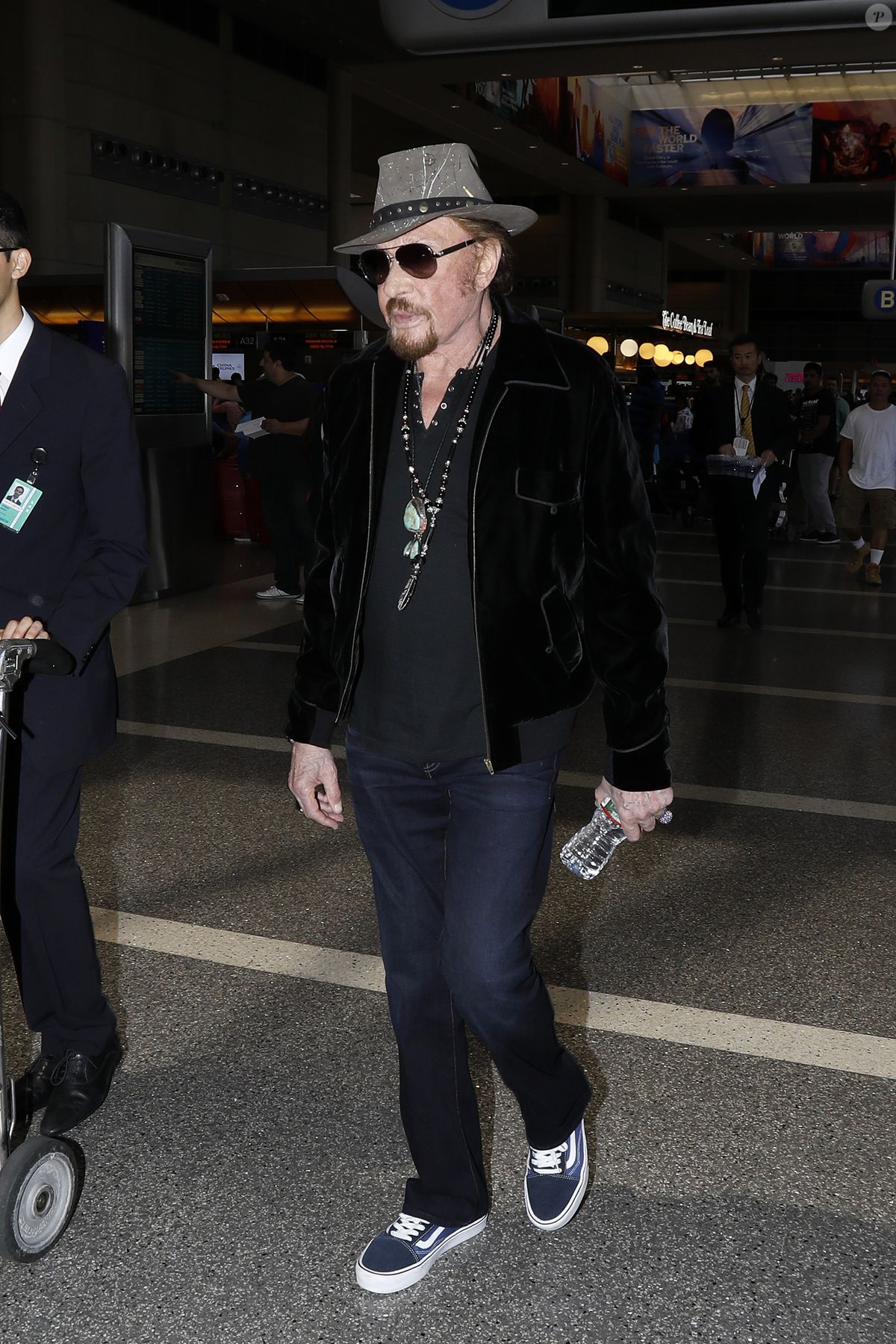 Photo : Johnny Hallyday à quitté Los Angeles pour Paris avec sa femme ...