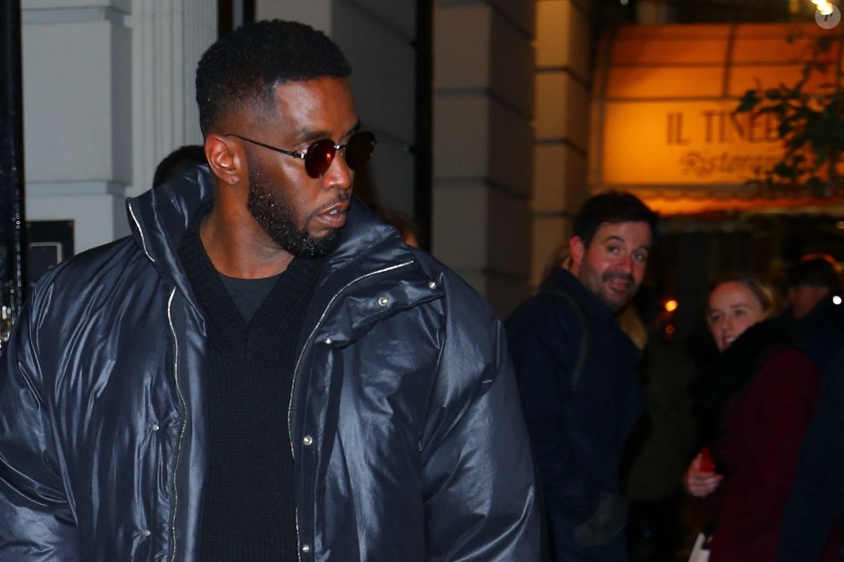 Photo : Sean Combs (Puff Daddy, Puffy, Diddy, P. Diddy) fume un joint dans les rues de New York ...