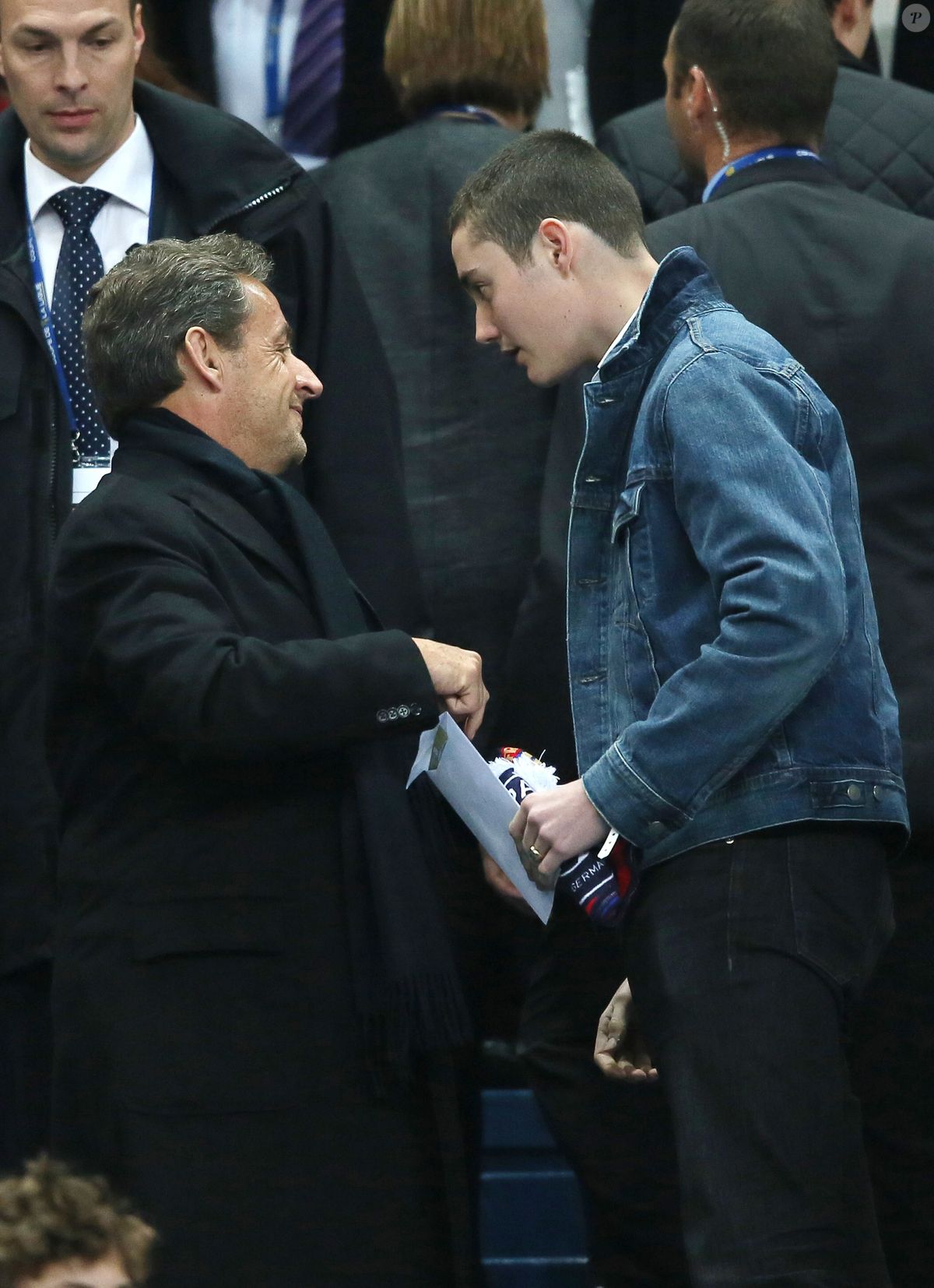 Photo : Nicolas Sarkozy et son fils Louis lors de la finale de football ...