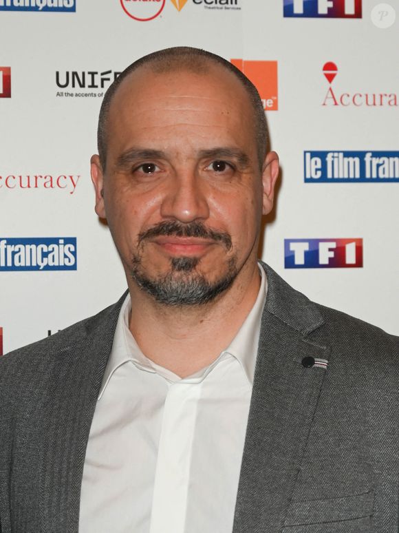 Alexandre Astier (Kaamelott), mène un bras de fer sans merci avec son ...