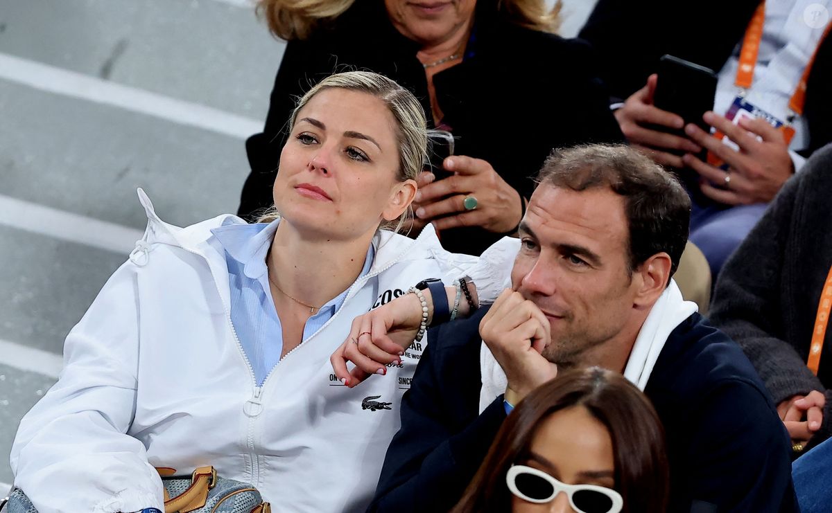 Photo : Laure Boulleau et son mari Bruno Cheyrou dans les tribunes lors ...