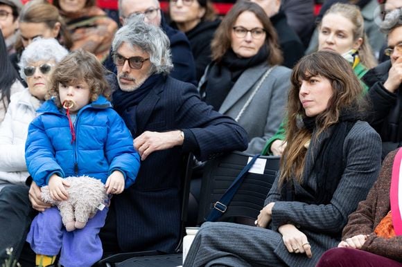 Cérémonie pour Jane Birkin : Charlotte Gainsbourg émue aux larmes ...