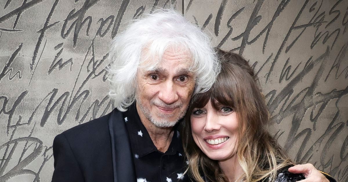 Louis Bertignac et sa femme Laetitia, 34 ans de moins, vivent un séjour de rêve à des milliers ...