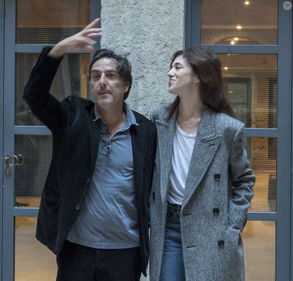 Photo : Yvan Attal et sa compagne Charlotte Gainsbourg lors d'une ...