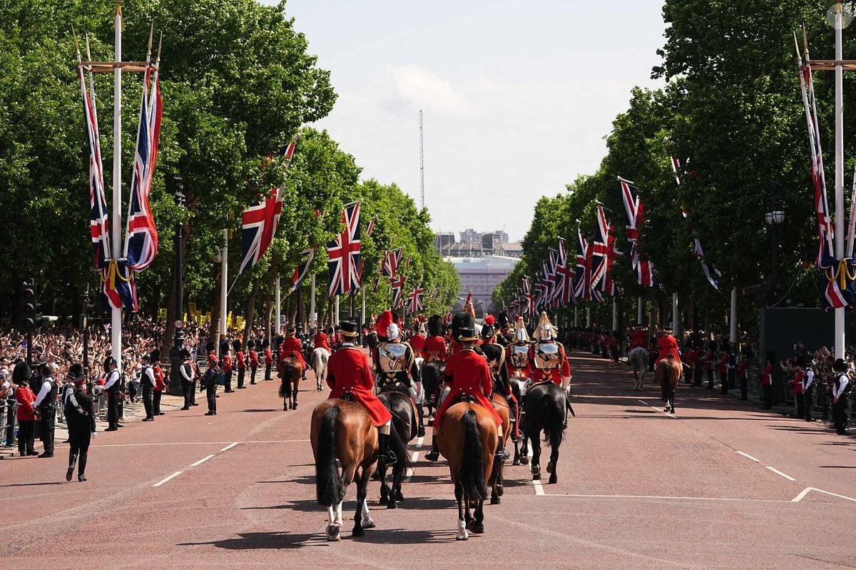 Photo : Les membres du Household Cavalry Mounted Regiment quittent le ...