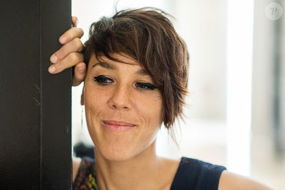 Zaz dévoile comment elle utilise sa fortune : "L’argent ne m’a pas ...
