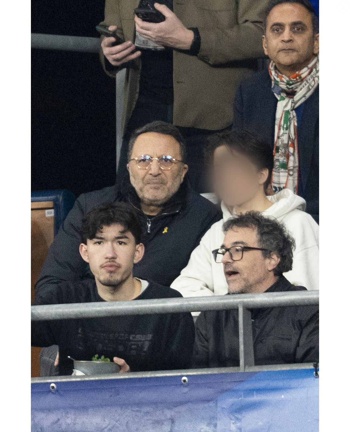 Photo : Arthur et son fils Aaron - Célébrités dans les tribunes du ...