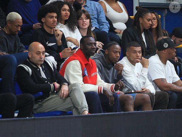 Photo : L'acteur a été vu à de nombreuses reprises à des matchs de ...
