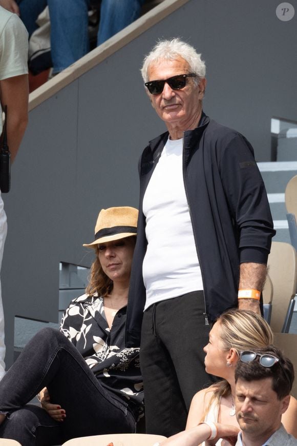 Photo : Raymond Domenech et son partenaire en tribune lors des ...