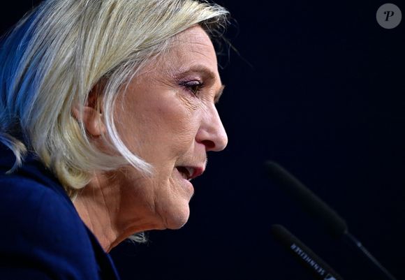 Jordan Bardella présent pour soutenir Marine Le Pen, il croise son ex ...