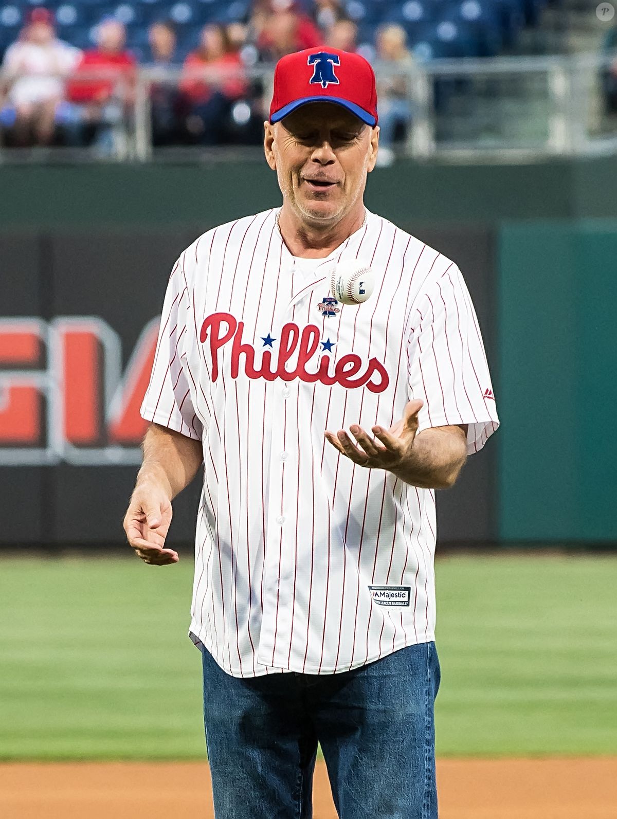 Photo : L'acteur Bruce Willis à la cérémonie d'ouverture avant un match ...