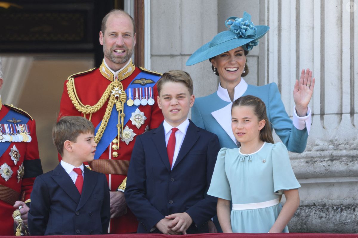 Photo : Les membres de la famille royale britannique au balcon de ...