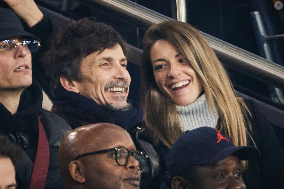 Photo : Arnaud Tsamere et sa compagne - Célébrités dans les tribunes ...