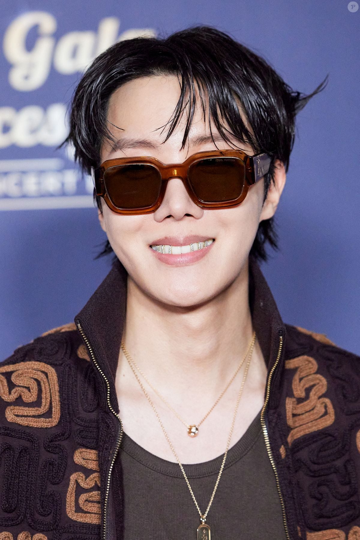 Photo : Exclusif - J-Hope au photocall du "Gala des pièces jaunes, le ...