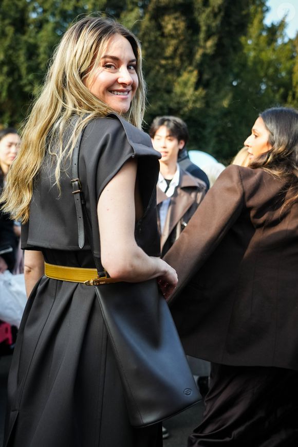 Photo : Shailene Woodley arrive au show Tod's pendant la fashion week ...