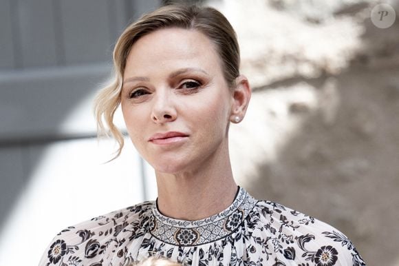 Charlene de Monaco toute en élégance pour accompagner la jeunesse ...