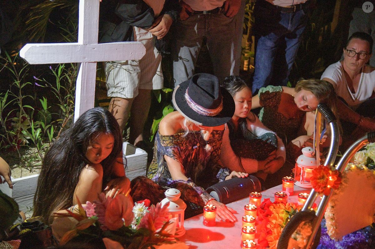 Photo : Exclusif - Pour le deuxième anniversaire de la mort de Johnny ...