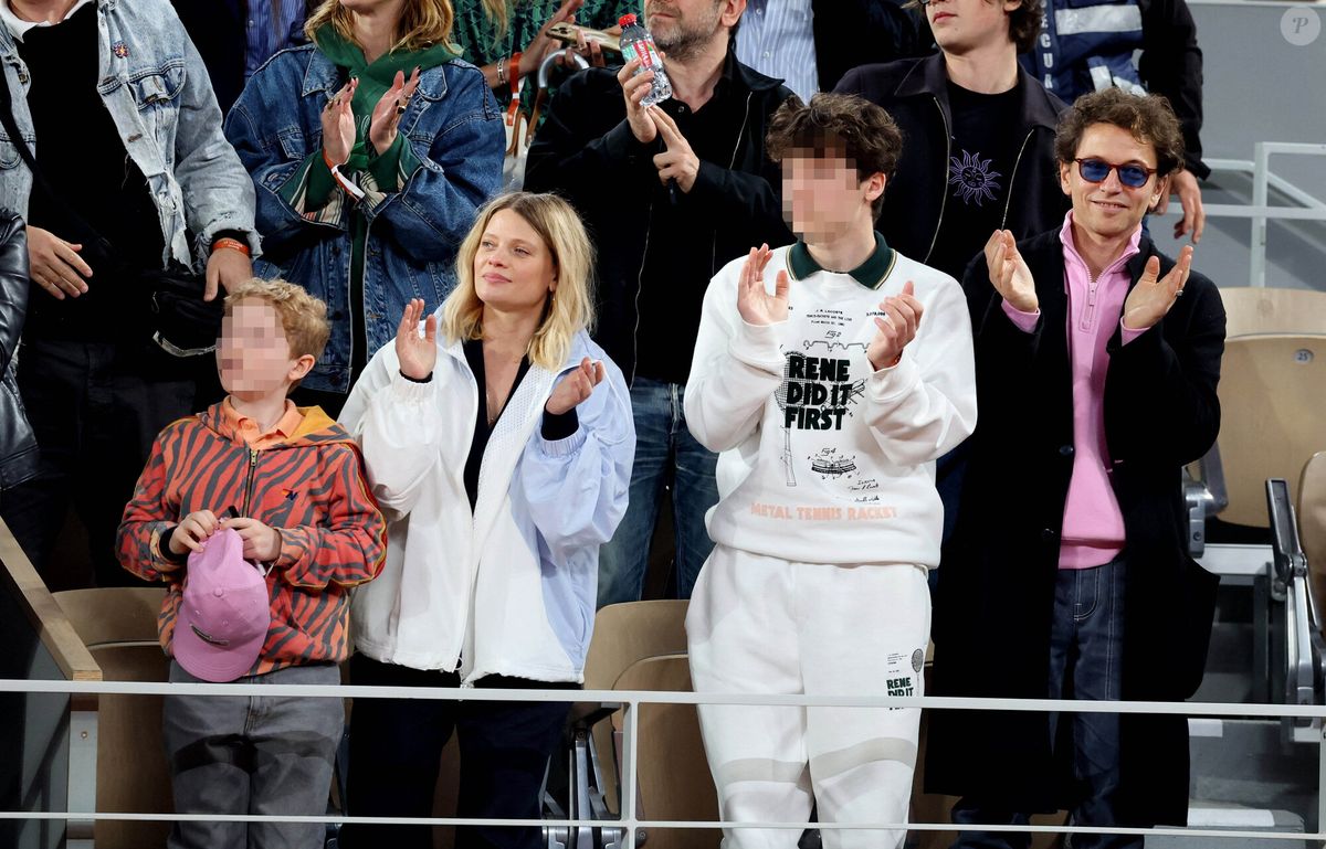 Photo : Le chanteur Raphaël, sa compagne Mélanie Thierry et leurs ...