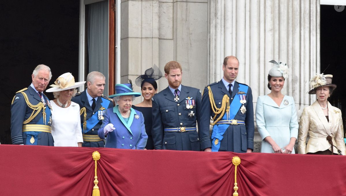 Photo : Le prince Charles, Camilla Parker Bowles, la reine Elizabeth II ...