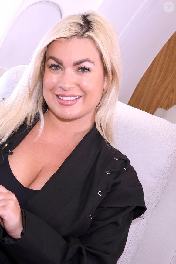 Photo : Face aux questions du journaliste, l’influenceuse a détaillé ...