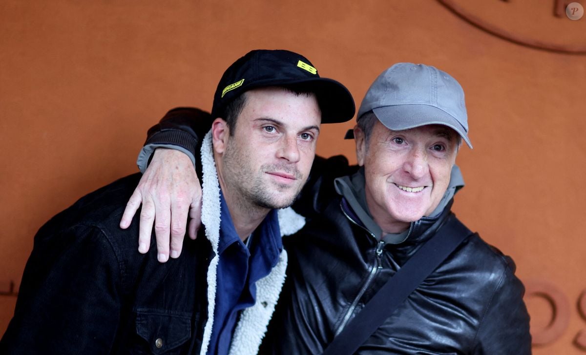 Photo : François Cluzet et son fils Paul au village lors des ...