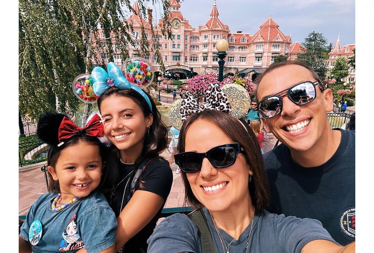 Photo : Journée en famille à Disneyland pour Alizée. Instagram ...