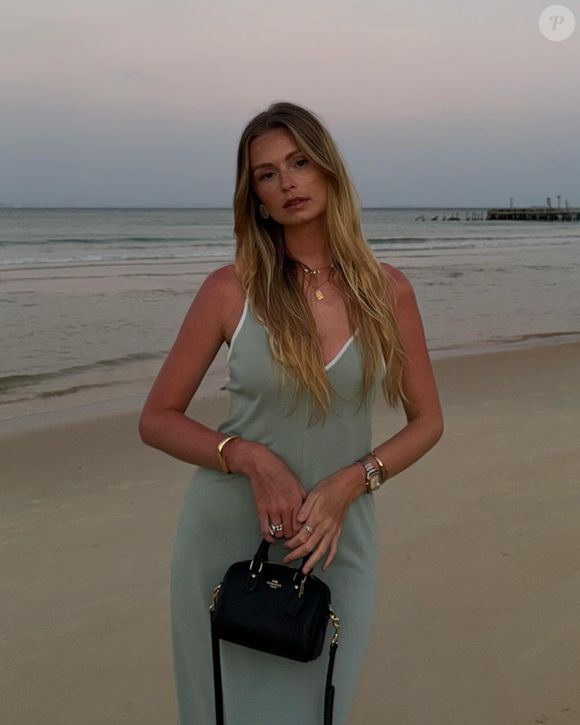 PORTRAIT Miss France 2026 : Chevelure blonde parfaitement coiffée ...