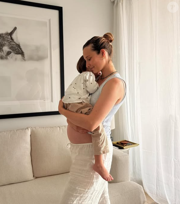 Ilona Smet enceinte : la fille d'Estelle Lefébure et de David Hallyday pose avec son mari Kamran ...