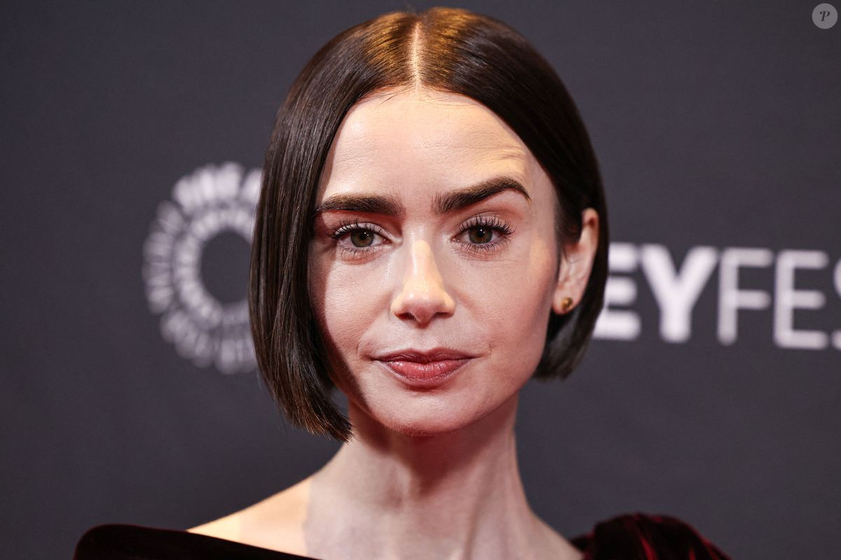 Photo : Lily Collins au théâtre Dolby le 10 avril 2026. Backgrid USA ...