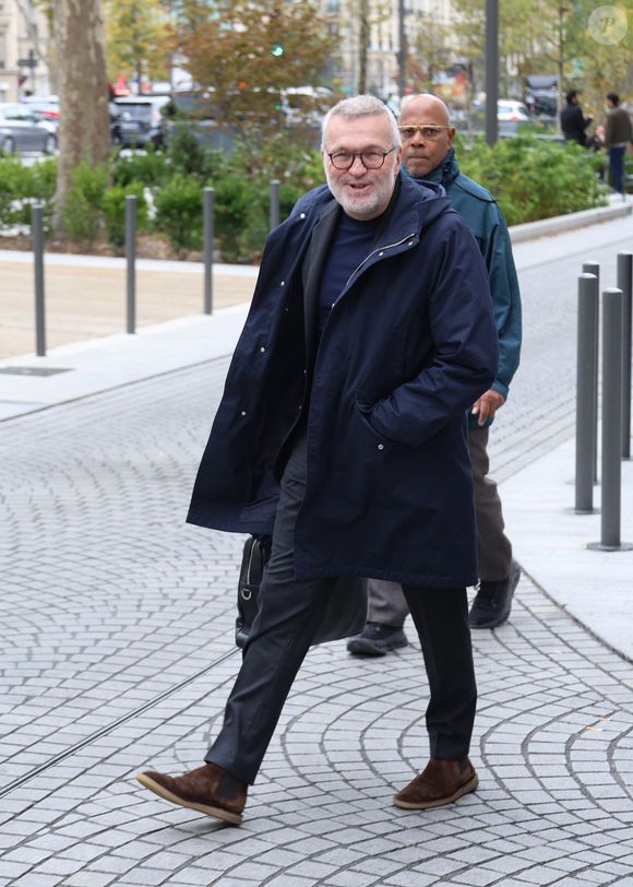 Photo : Laurent Ruquier à la sortie des studios de RTL à Neuilly-sur-Seine, le 16 octobre 2025 ...