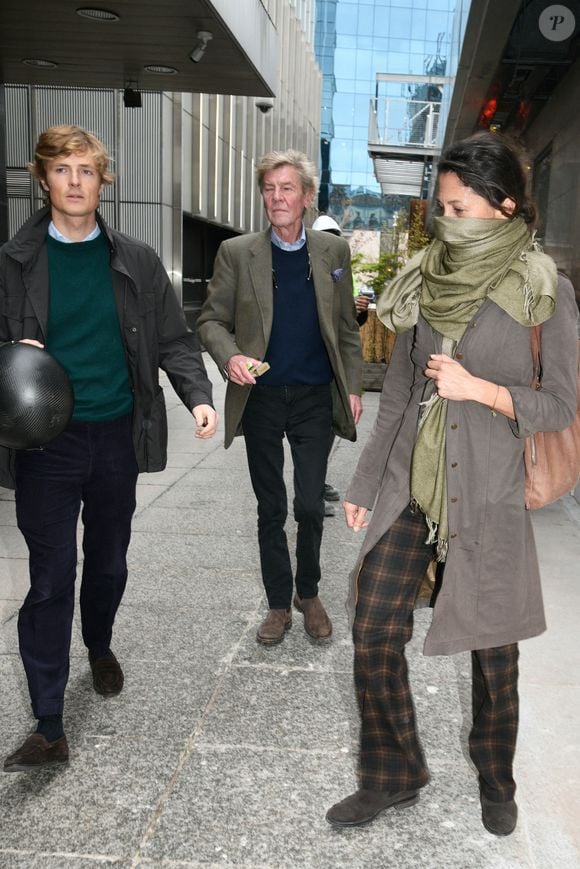 Qui est Claudia Stilianopoulos, la compagne qui veille au chevet de ...