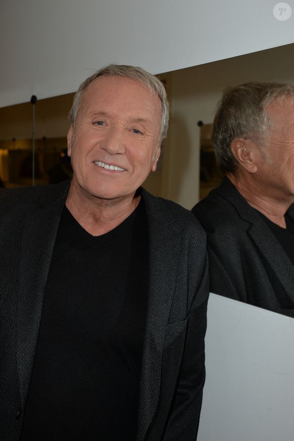 Yves Rénier a eu 5 enfants avec 4 femmes différentes : pourquoi a-t-il ...