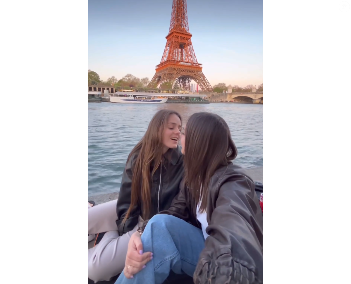 Photo : Les deux jeunes femmes s'embrassent même dans une vidéo. Léa ...