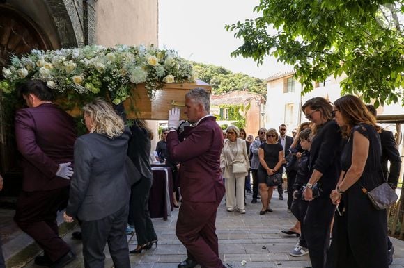 L'entourage de Chantal Nobel réuni à Ramatuelle : ses filles Alexandra ...