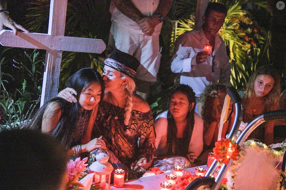 Photo : Exclusif - Pour le deuxième anniversaire de la mort de Johnny ...