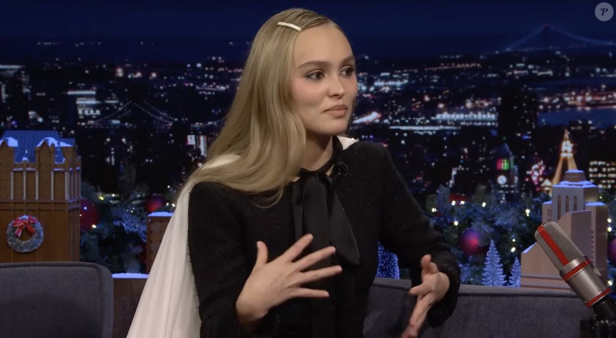 Photo : Lily-Rose Depp chez Jimmy Fallon, en 2025. JLPPA / Bestimage ...