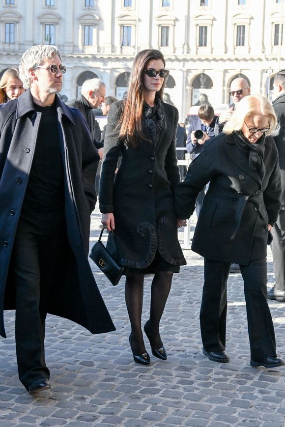 Valentino nous a quittés : découvrez les stars qui lui ont rendu ...